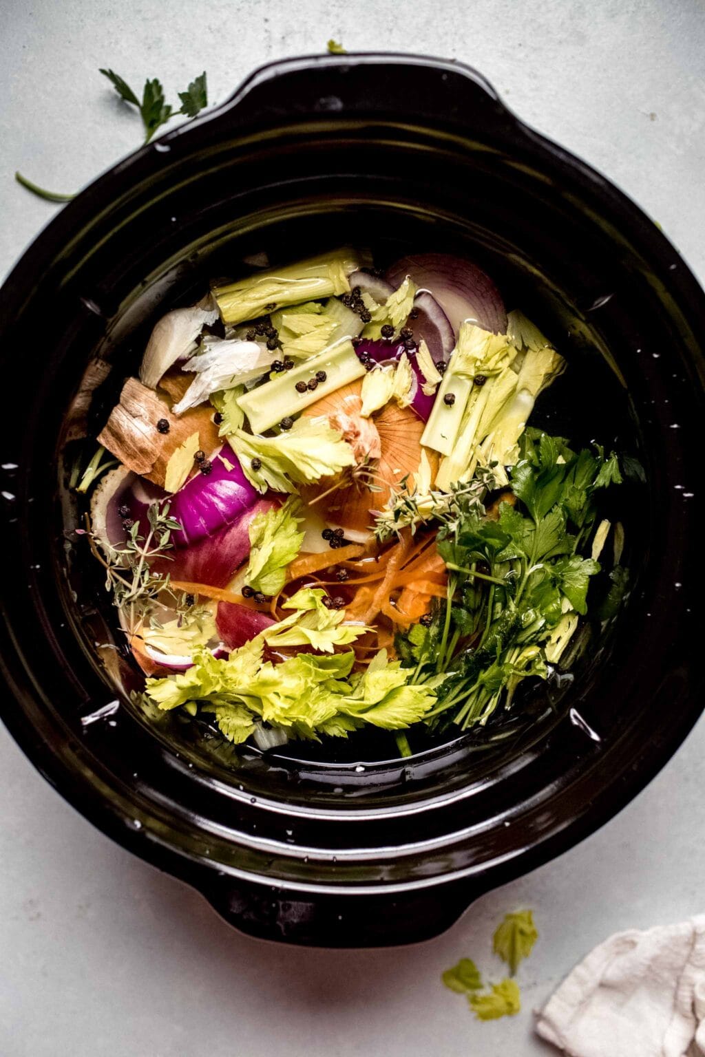 Slow Cooker Bone Broth Recipe (Easy Crockpot Method)
