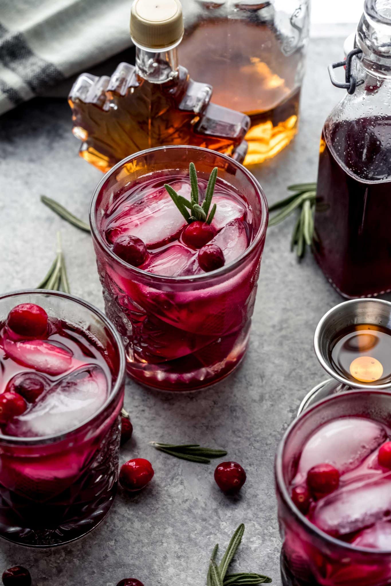 Cranberry Bourbon Smash – Cozy Winter Cocktail Recipe