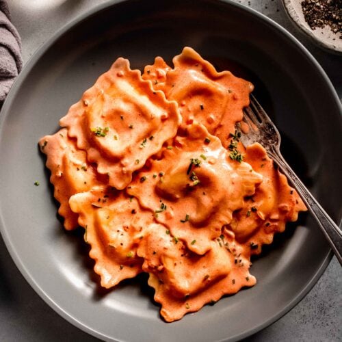 EASY Lobster Ravioli Sauce Recipe (Simple + Creamy!)