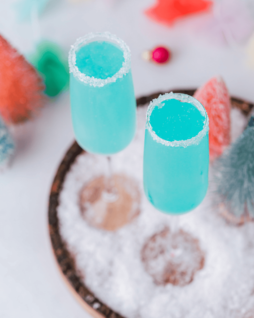 25+ Easy Blue Cocktails to Mix up at Home!