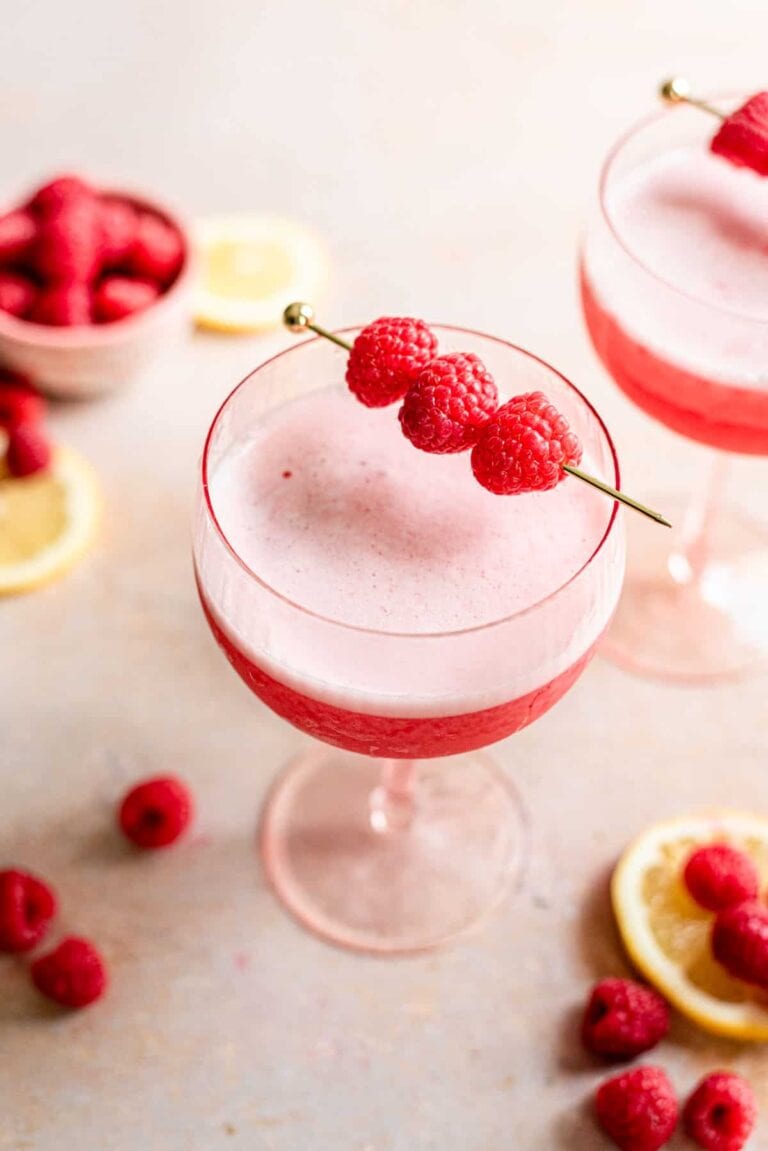 25+ BEST Raspberry Cocktails (with Easy Recipes)