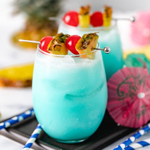 25+ Easy Blue Cocktails to Mix up at Home!