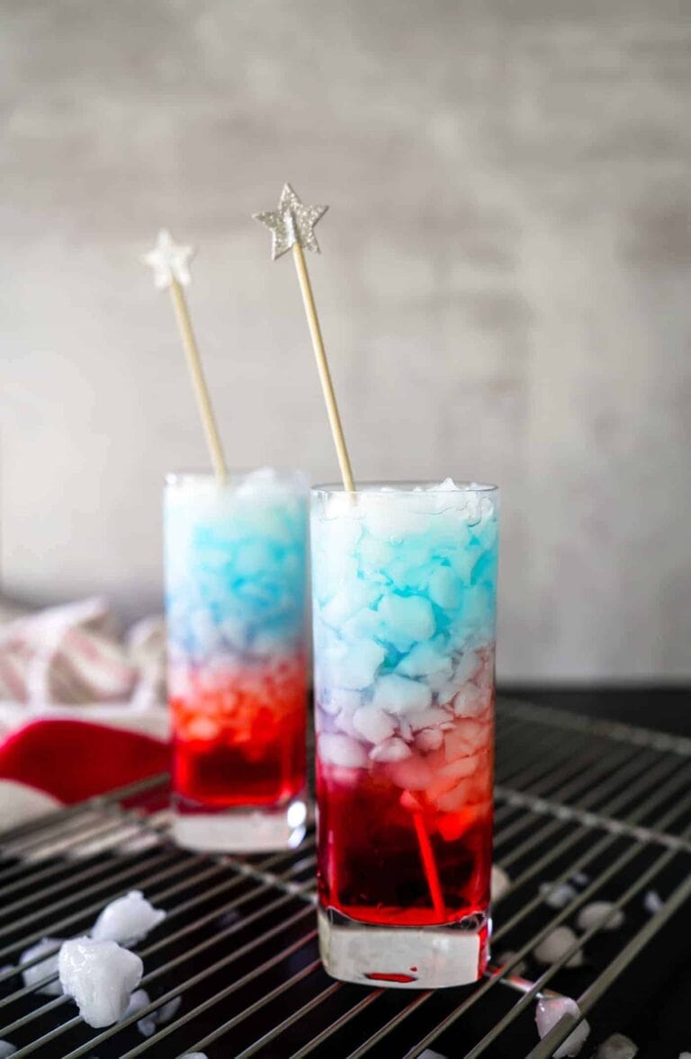 25+ Easy Blue Cocktails to Mix up at Home!