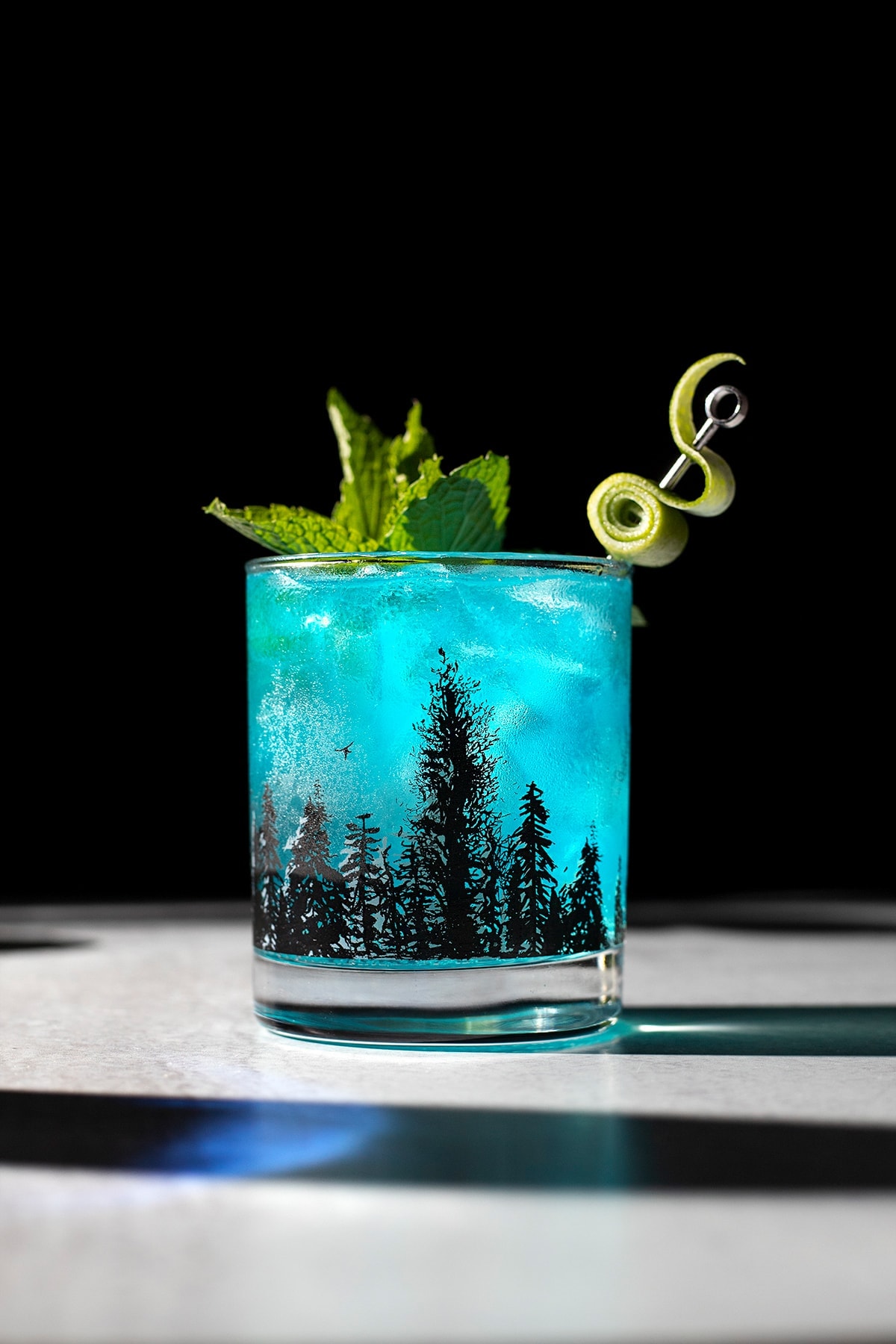25+ Easy Blue Cocktails to Mix up at Home!