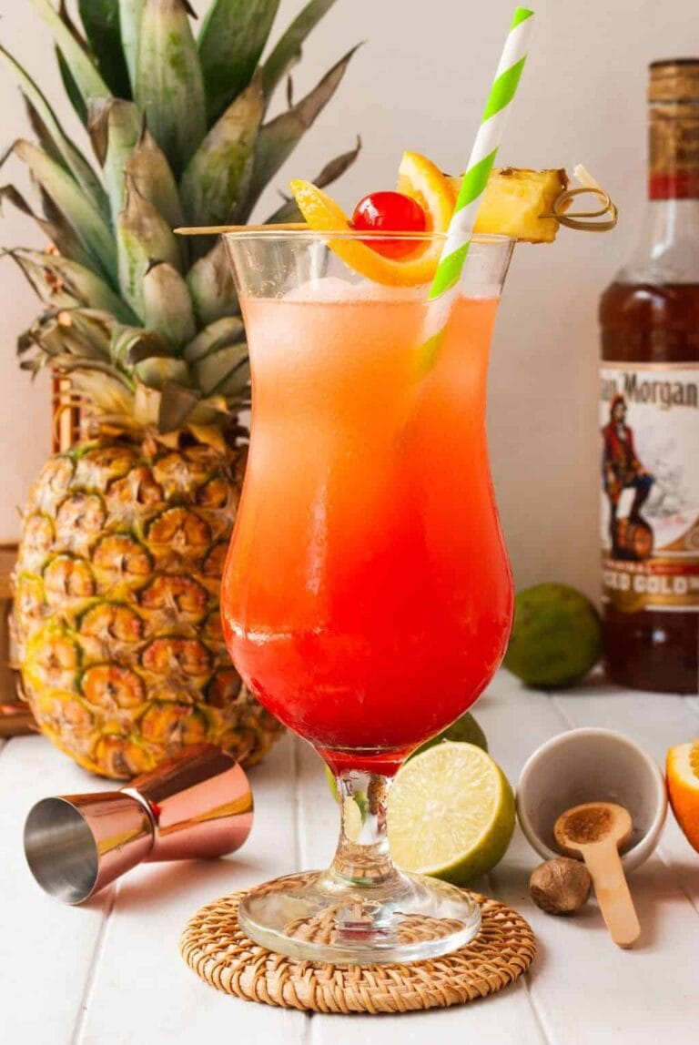 25+ Best Rum Cocktails (Simple + Classic Drinks)