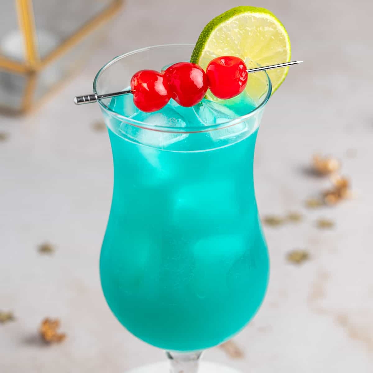 25+ Easy Blue Cocktails to Mix up at Home!