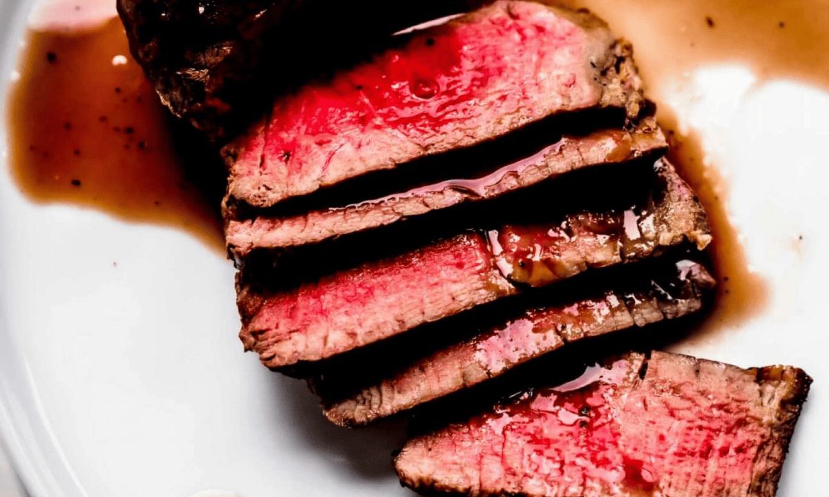 Pan-Seared Steak in Red Wine Sauce – Easy & Elegant