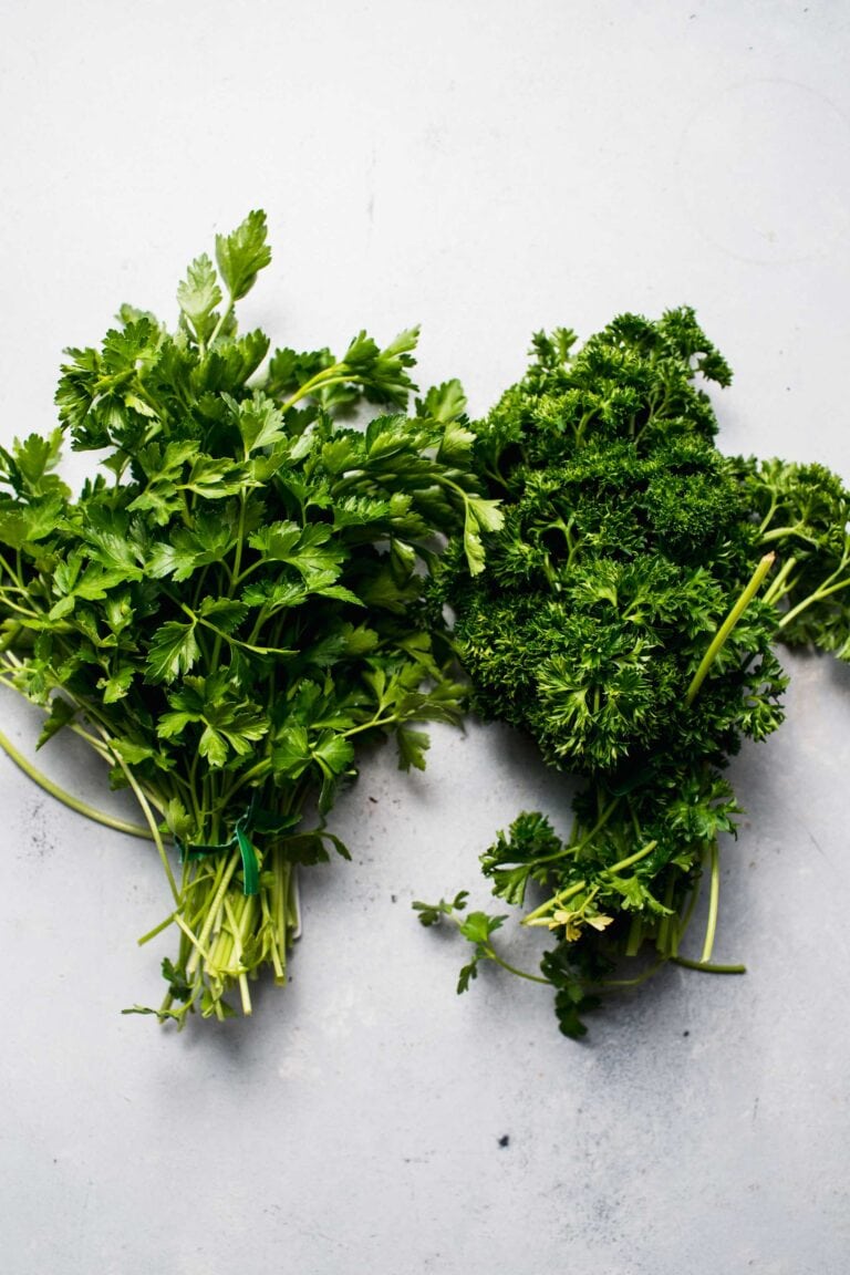 Italian Parsley vs. Curly Parsley: What's the Difference? - Platings ...