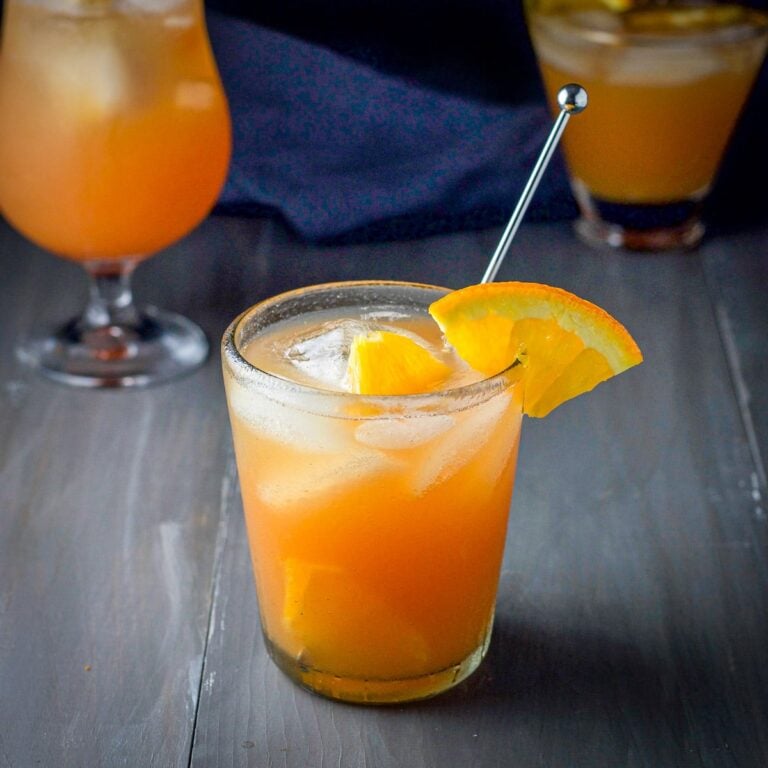25+ Best Rum Cocktails (Simple + Classic Drinks)