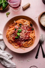 Homemade Red Wine Pasta Sauce (Quick & Easy Recipe)